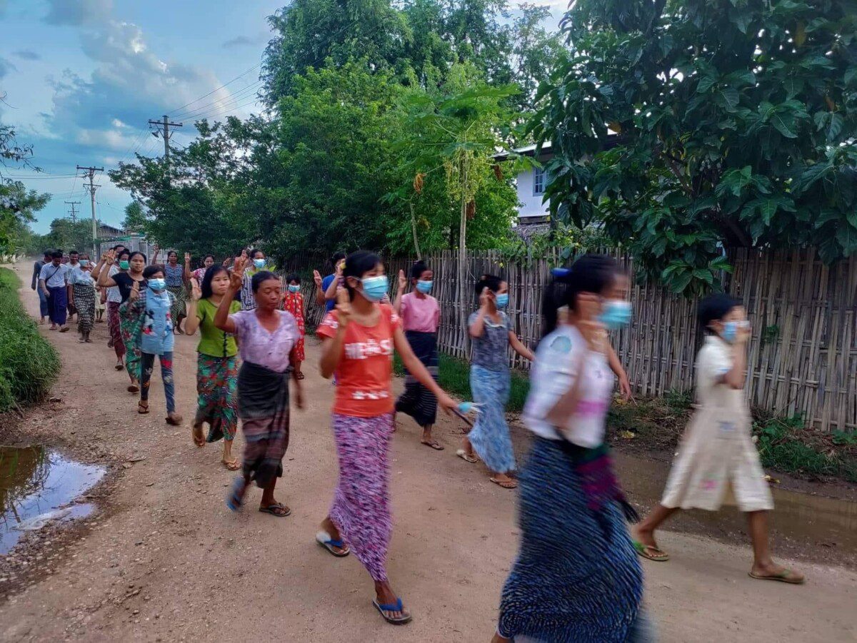 ဝက်လက်တွင် စစ်တပ်က အင်အား အလုံးအရင်းဖြင့် စစ်ကြောင်း ထိုးလာသောကြောင့် ကျေးရွာ ၁၅ ခုမှ ပြည်သူ