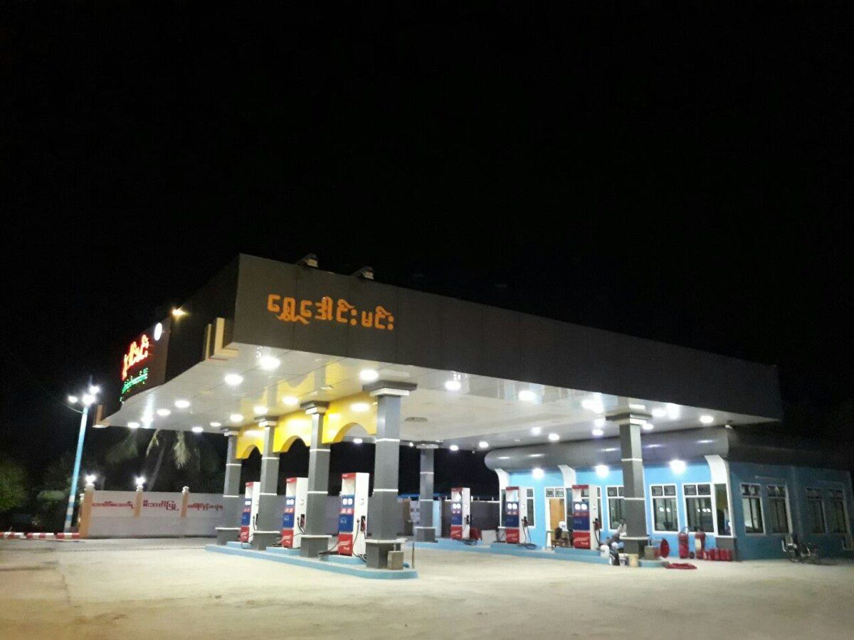 တန့်ဆည်၊ ရွှေဒေါင်းမင်းစက်သုံးဆီဆိုင်တွင် တပ်စွဲထားသော စစ်တပ်ကို ပစ် ခတ် တိုက်ခိုက်မှု စစ်သား ၃