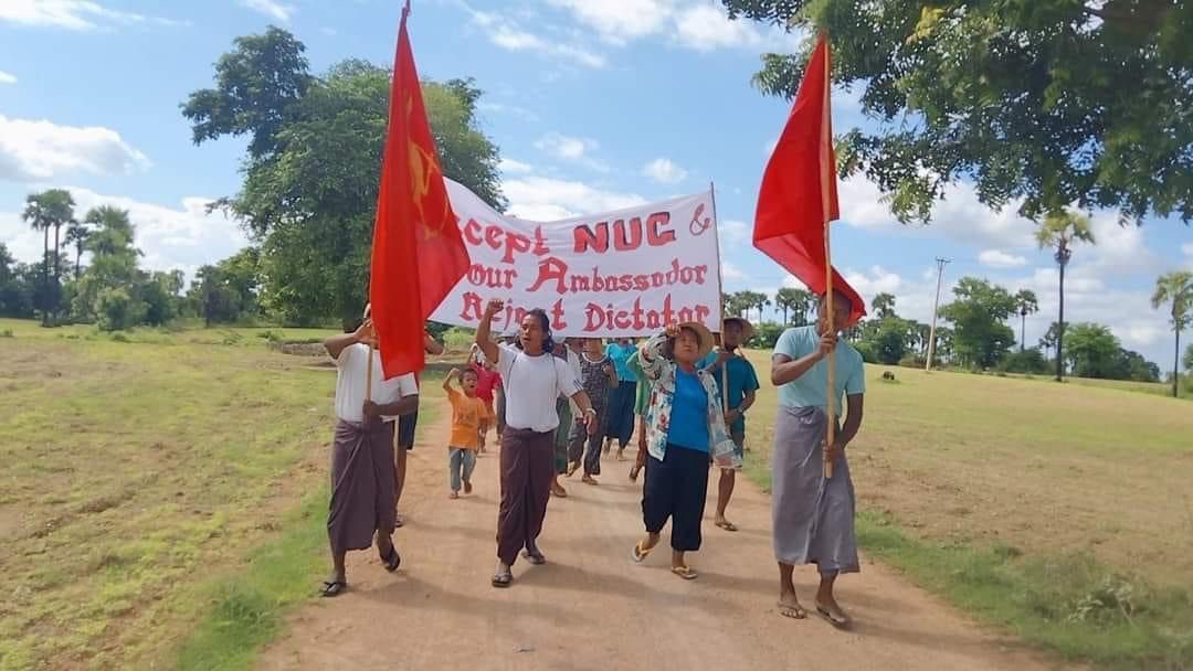 ယင်းမာပင် ဆားလင်းကြီး ရွာပေါင်းစုံ သပိတ် စစ်ကြောင်း စစ်အာဏာရှင် တော်လှန်ရေး ချီတက် ဆန္ဒပြ Khit