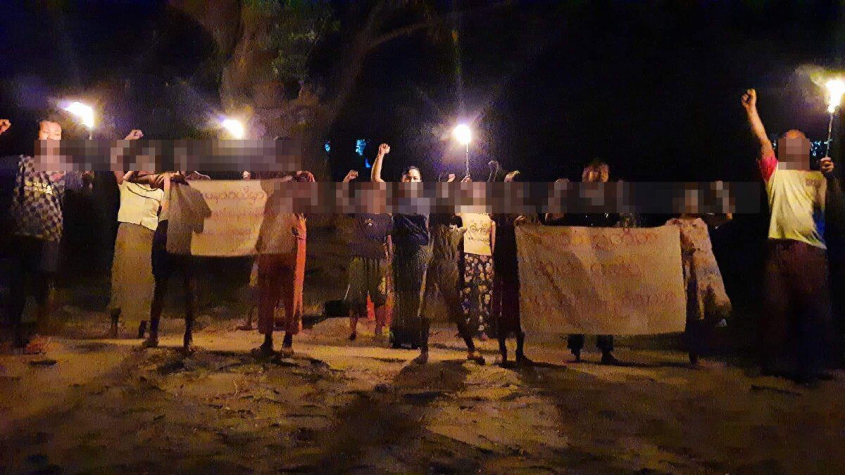 ပြည်ကြီးတံခွန် သပိတ် အင်အားစုများ အကြမ်းဖက် စစ်ကောင်စီ ဖြုတ်ချရေး ညသပိတ် ပြုလုပ် Khit Thit Media