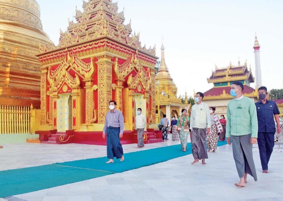 မင်းအောင်လှိုင် မကွေးရောက်ရှိချိန် တံတားဦးနှင့်မှော်ဘီလေတပ်မှ Yak တိုက် လေယာဉ်များ တောက်လျှောက