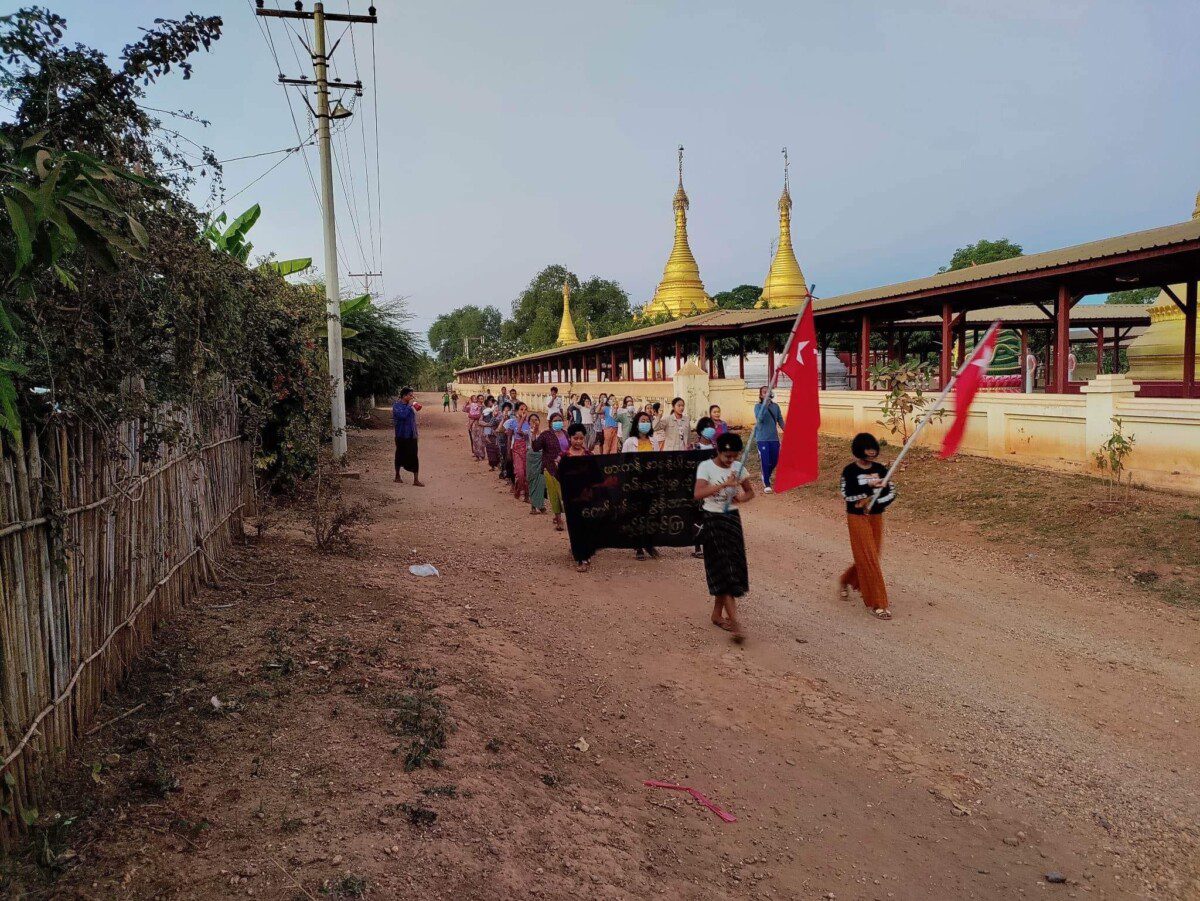 ယင်းမာပင်မြောက်ခြမ်း ရွာပေါင်းစုံ သပိတ်စစ်ကြောင်း စစ်အာဏာရှင် တော်လှန်ရေး ချီတက် ဆန္ဒပြ Khit