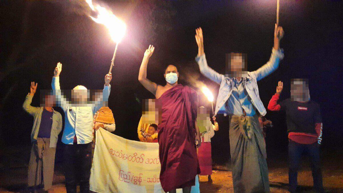 ပြည်ကြီးတံခွန် သပိတ် အင်အားစုများ အကြမ်းဖက် စစ်ကောင်စီ ဖြုတ်ချရေး ညသပိတ