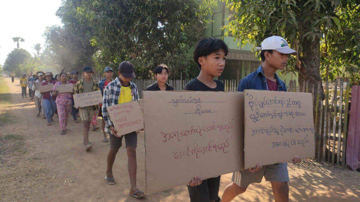 ခင်ဦးတွင် စစ်ကောင်စီ၏ ရွေးကောက်ပွဲကို အယုံအကြည်မရှိ ဆန့်ကျင်ဆန္ဒပ