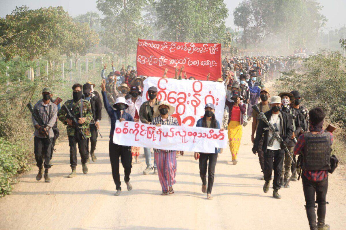 စစ်ကိုင်းမြို့နယ် လူထု သပိတ် စစ်ကြောင်း စစ်ခွေး နိဂုံး ၂၀၂၃ စာတန်း ကိုင်ဆောင်ကာ ချီတက် ဆန္ဒပ