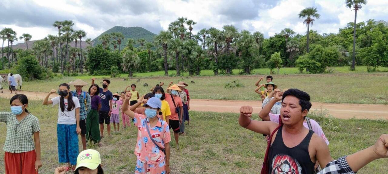 ယင်းမာပင် ဆားလင်းကြီး ရွာပေါင်းစုံသပိတ် စစ်ကြောင်း စစ်အာဏာရှင် တော်လှန