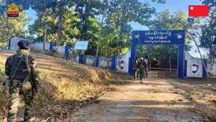 ဟုမ္မလင်းမြို့နယ်၊ သောင်သွပ်စံပြရွာရှိ စစ်ကောင်စီ တပ်စခန်းများကို တိုက