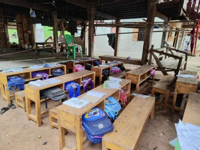 ကလေးများ အပါအဝင် ၄ ဦးသေဆုံးပြီး ၃၅ ဦးဒဏ်ရာရရှိသော ပန်ရပ် ကျေးရွာ နေအိမ်စာသင် ကျောင်း လေယာဉ်ဖြင့