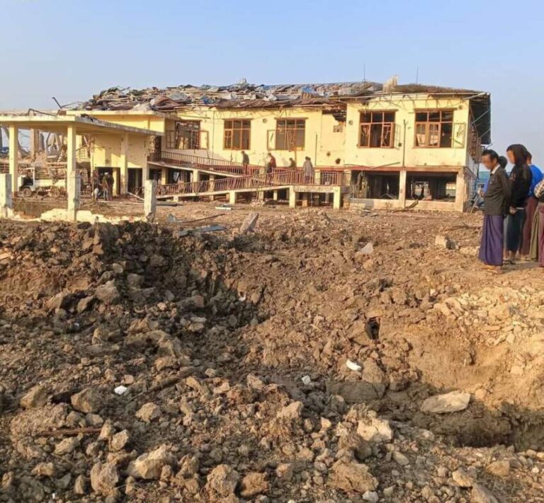 Aa က သိမ်းပိုက်ထားသော မင်းပြားမြို့နယ် ခမရ ၃၈၀ တပ်ရင်းကို စစ်ကောင်စီက လေယာဉ်ဖြင့် ဗုံးကျဲ Khit