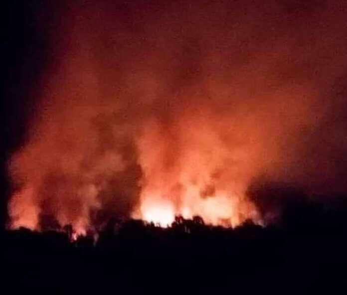 တီးတိန်မြို့နယ်ရှိ ခိုင်ကမ်းဆင်စခန်းကို စစ်တပ်က လေယာဉ်ဖြင့် ဗုံးကျဲ တိုက်ခိုက်မှု ပြည်သူ ၁