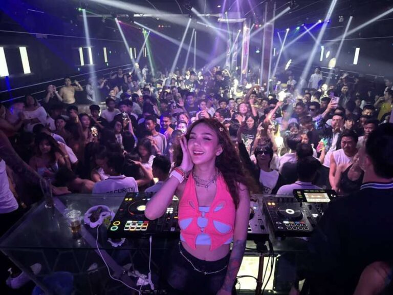 “ဗုဒ္ဓံ သရဏံ ဂစ္ဆာမိ” သီချင်းကို DJ ဖွင့်တီးသည့် DJ Violet ကို စစ်တပ်က ဖမ်းဆီးပြီး COVER နိုက ...